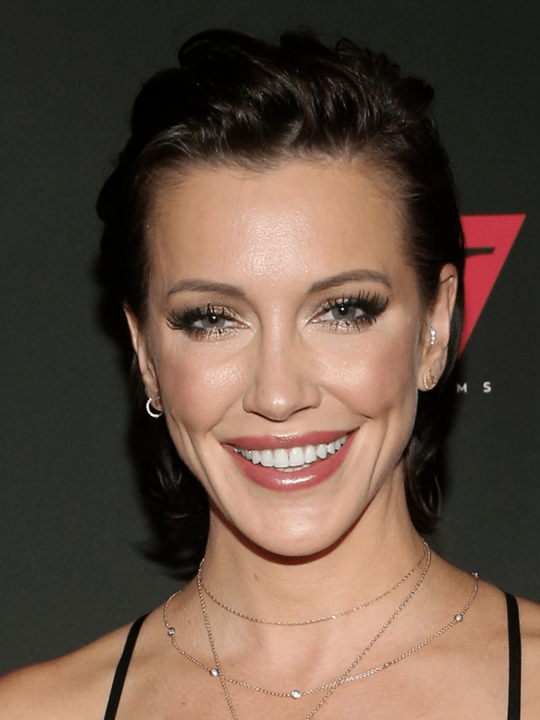 Katie Cassidy Arrowverse Wiki Fandom Powered By Wikia