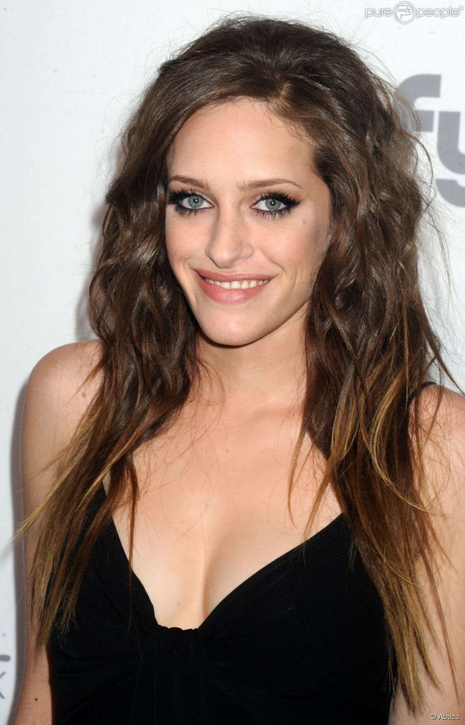 Carly Chaikin Doblaje Wiki Fandom Powered By Wikia