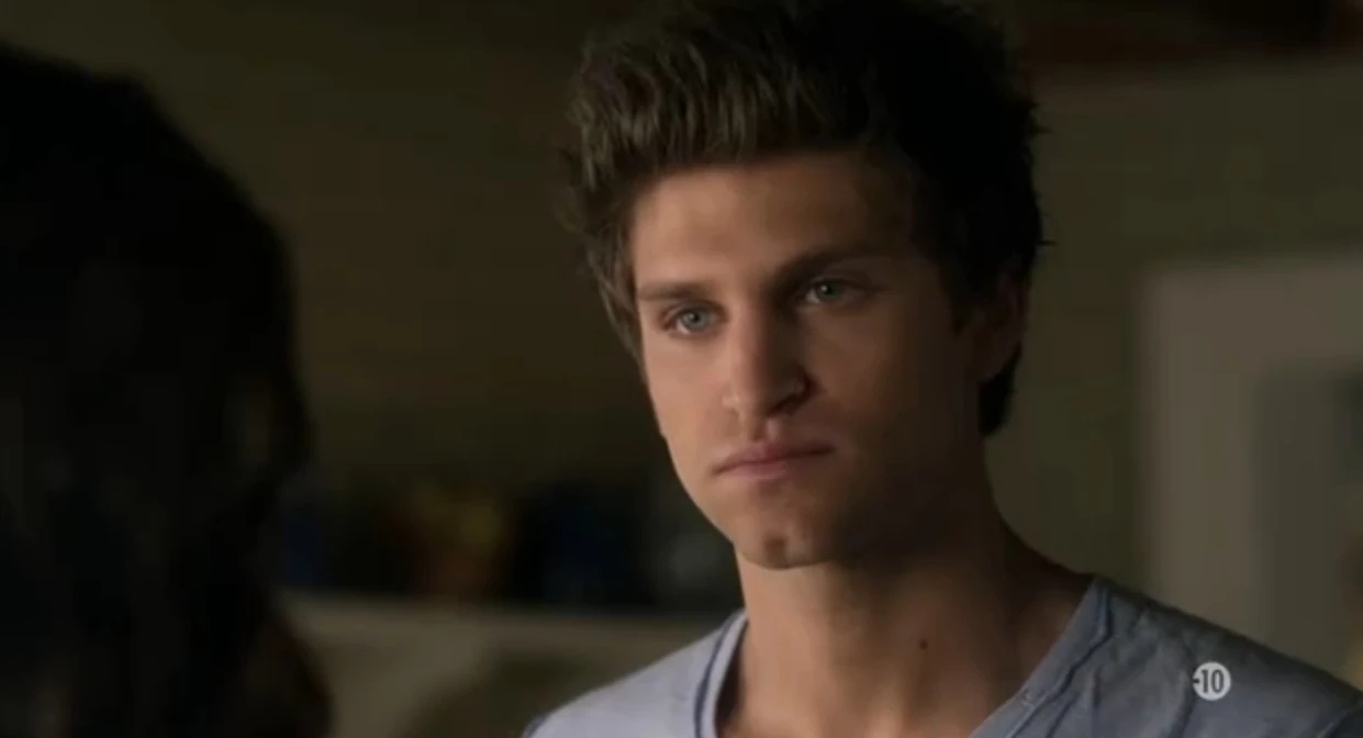 Image - Toby 3x08.jpg | Wiki Pretty Little Liars | FANDOM powered by Wikia