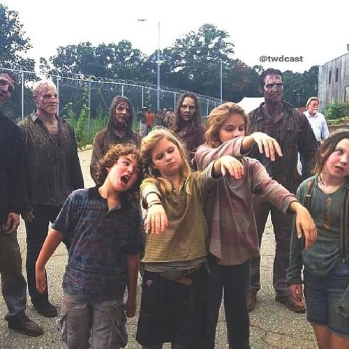 Image - Season four kids on set.jpg | Walking Dead Wiki | FANDOM ...